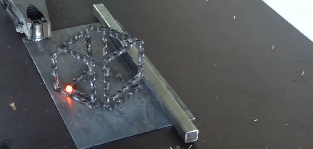 How To Make An Infinity-Cube From An Old Bicycle Chain